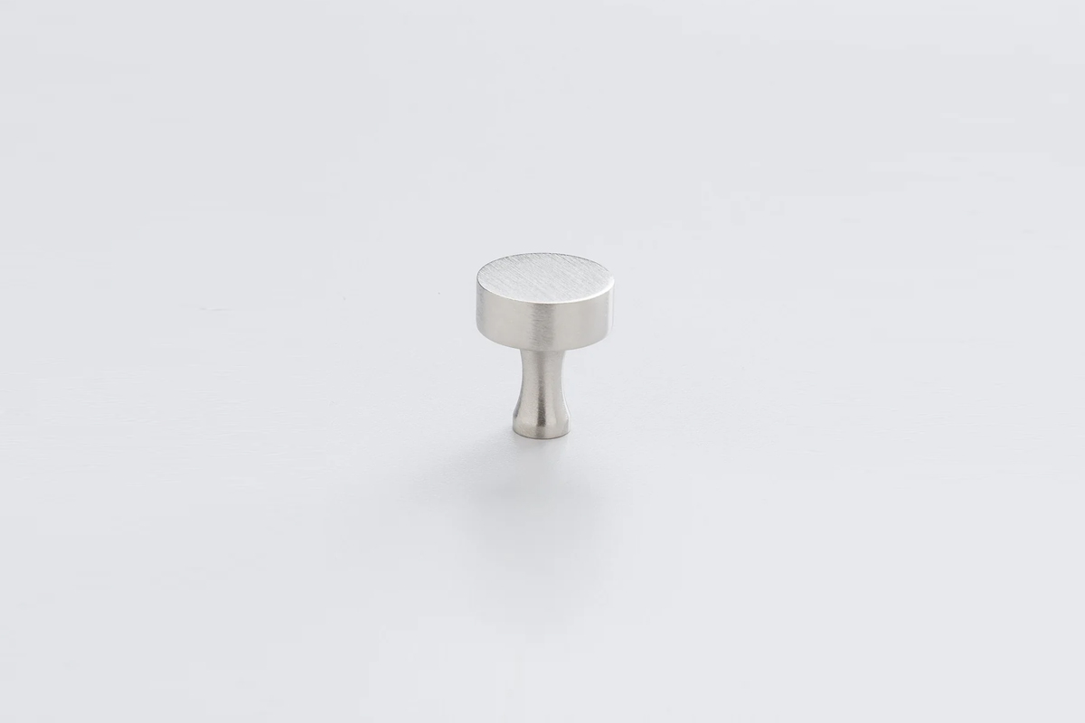 10 Easy Pieces: Modern Cabinet Knobs - Remodelista