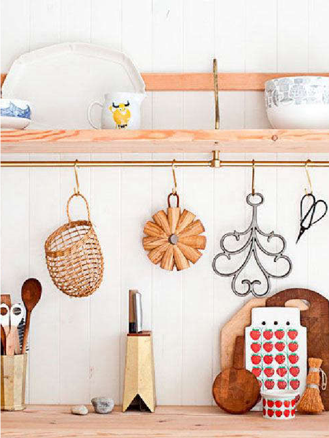 Trend Alert: 13 Kitchens with Utensil Rails - Remodelista Web Story ...