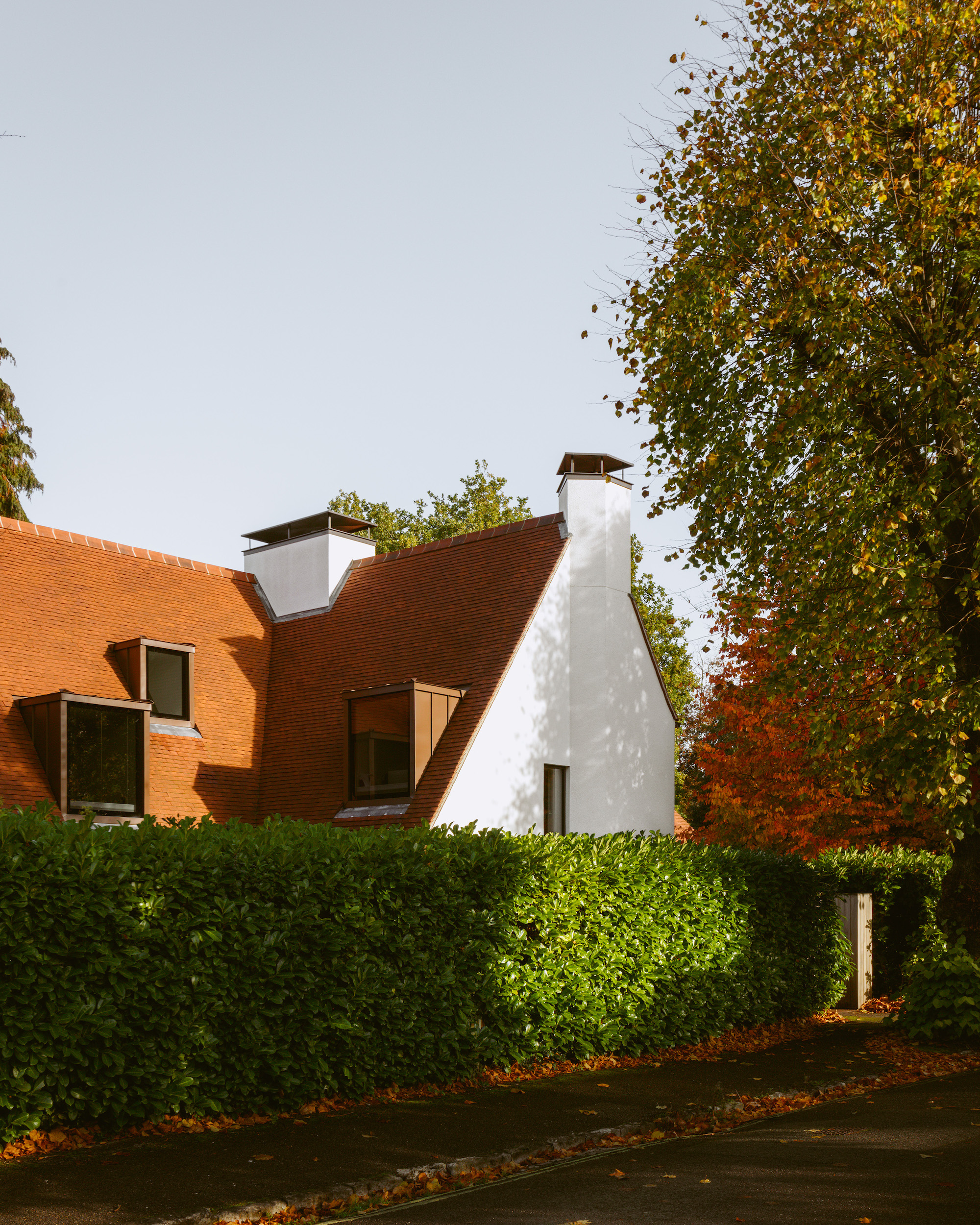 An Ode to Rural Life: A Low-Impact Family Home in Surrey by Rural ...