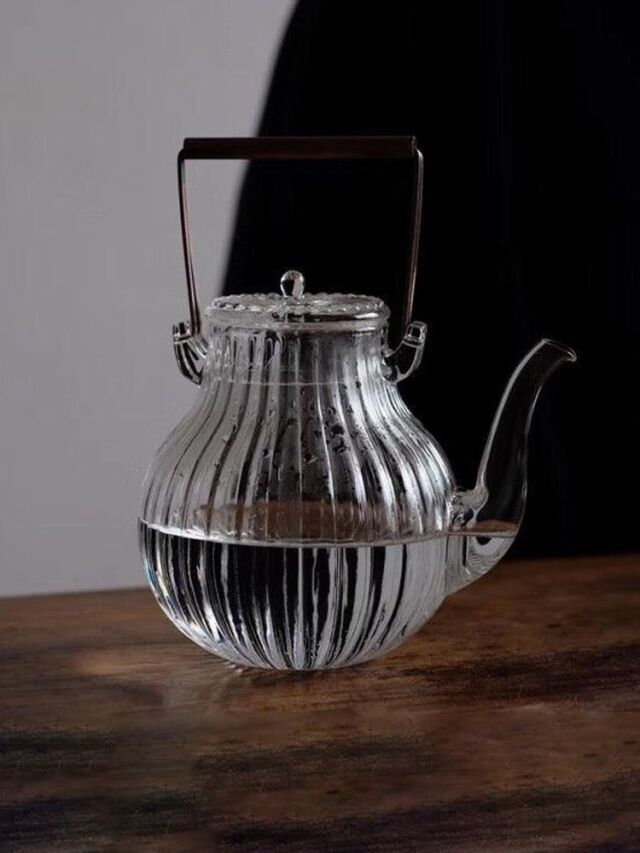 10 Easy Pieces: Japanese Glass Tea Pots - Remodelista Web Story ...