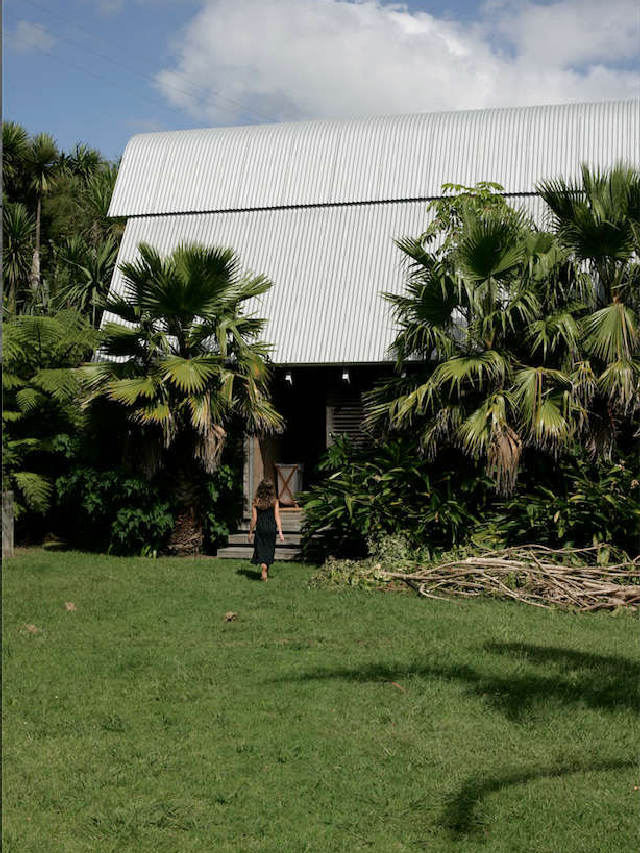 Architect Visit: A Kiwi Beach Compound, Cross-Cultural Edition ...