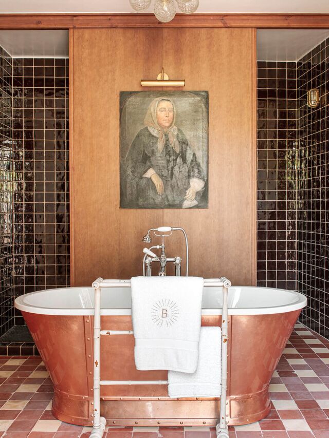characterful-vintage-inspired-ensuite-bathroom-hotel-spain-quintana ...