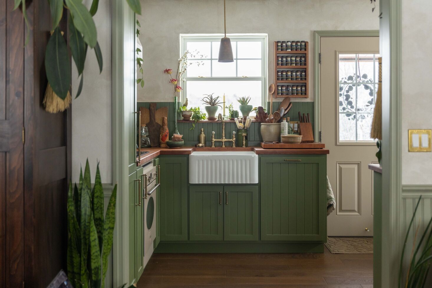 Tiny Kitchen of the Week: A Communal Homestead for Summer Rayne Oakes ...