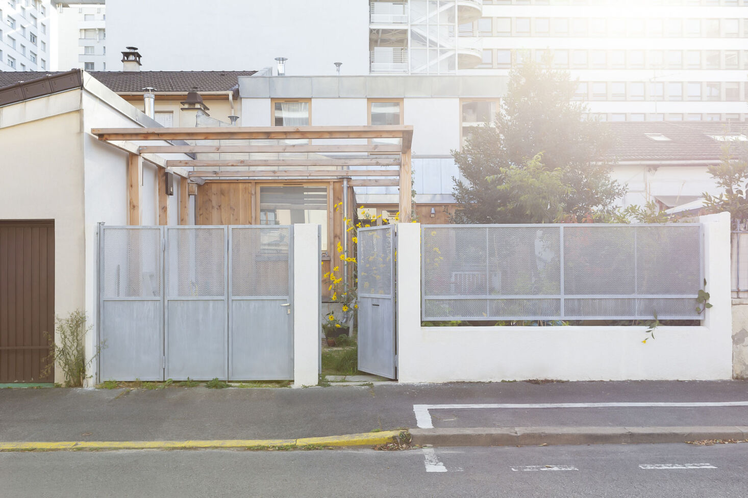 Modernity in Outer Paris: Refurbishment of a 1910 House in Île-de ...