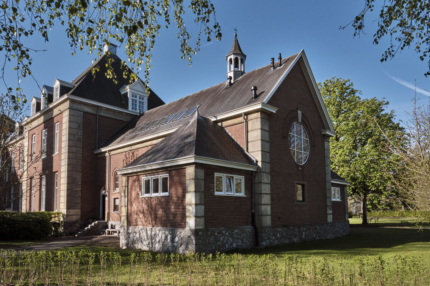 Chapel of Love: A Converted Seminary Chapel in North Holland by Studio ...