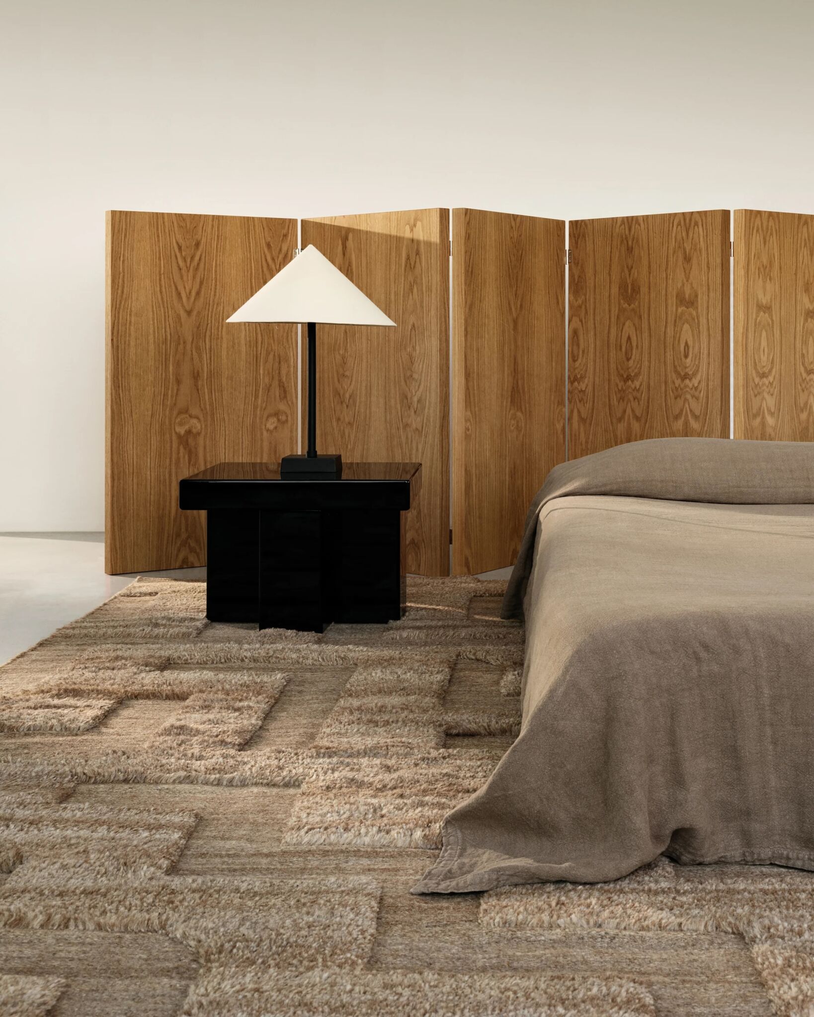 Trend Alert: 7 Folding Screens in the Bedroom (Headboard Edition ...