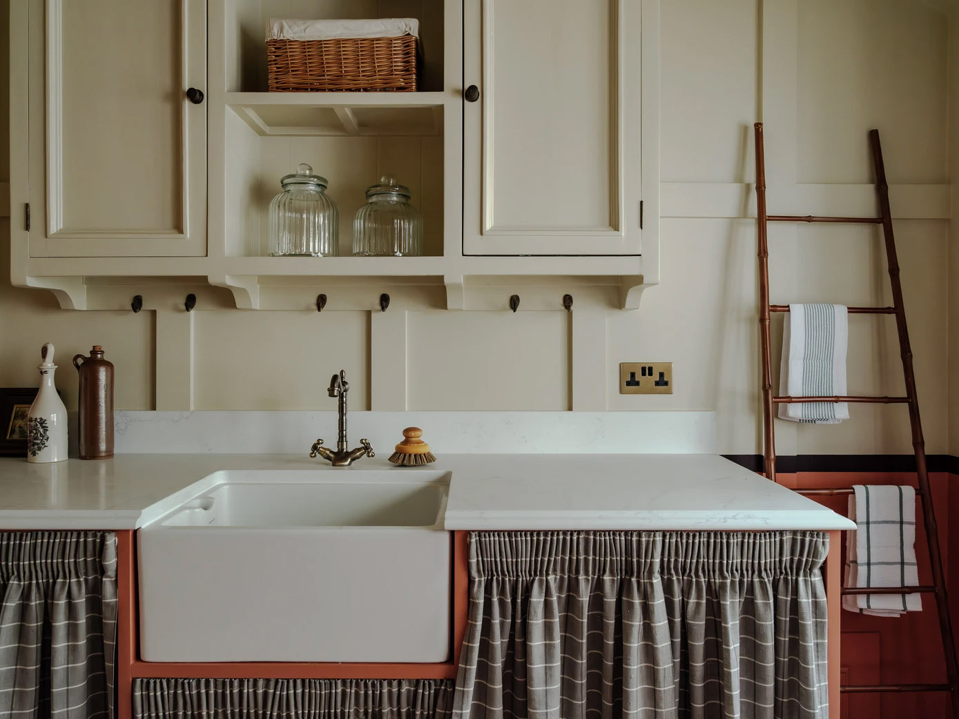 Kitchen of the Week: A Two-Tone Boot Room in Somerset by Parisian ...