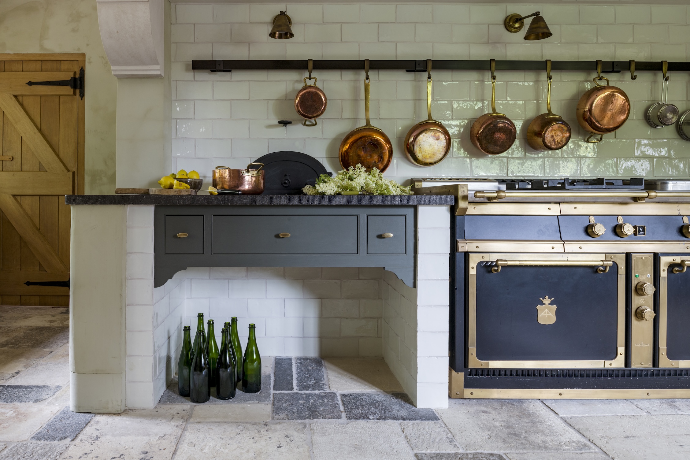 Inglis Hall Creates a New Century-Old-Looking Kitchen for a Grand ...