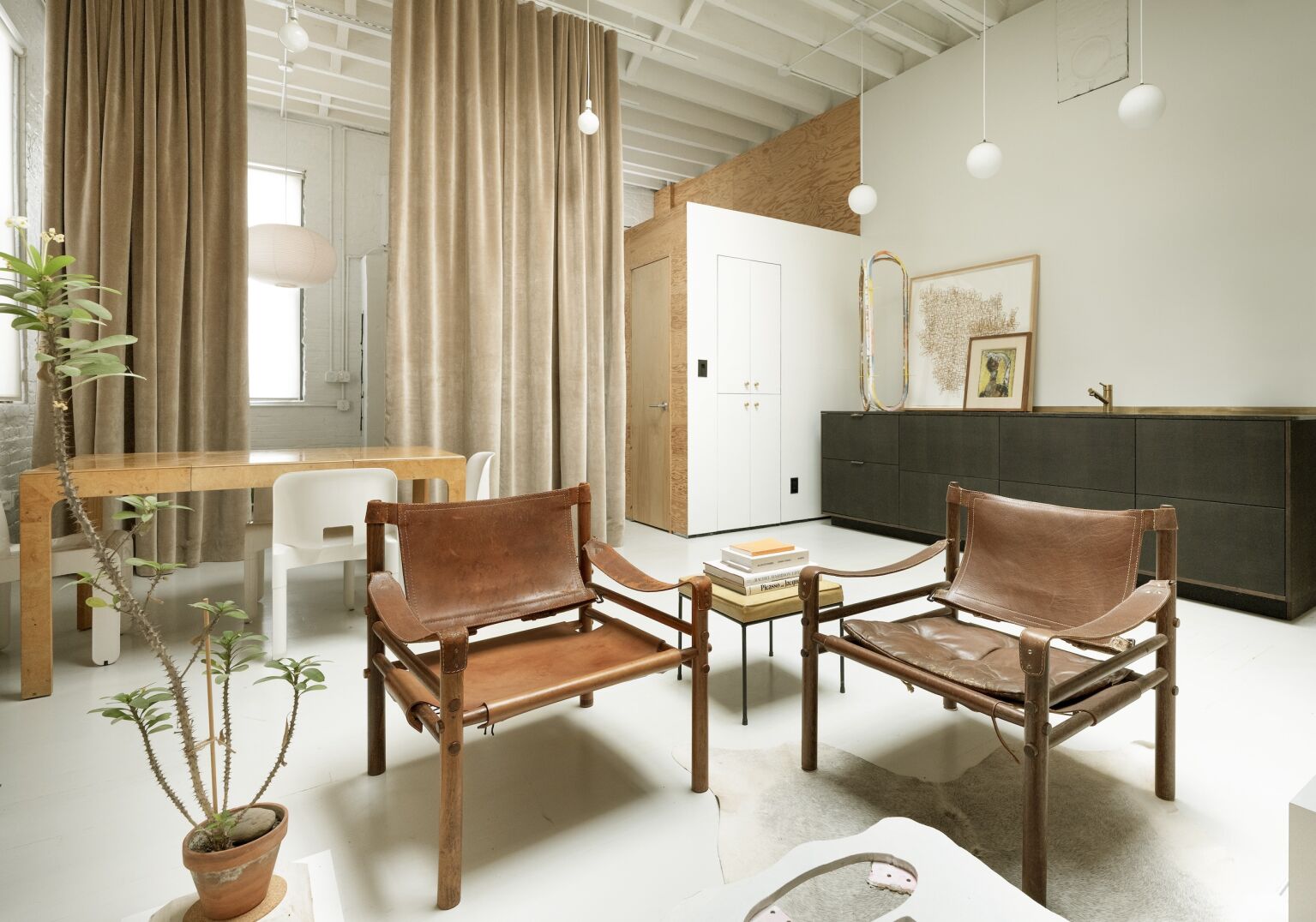 Brick Warehouse Transformed into Live-Work Quarters and Art Gallery in ...