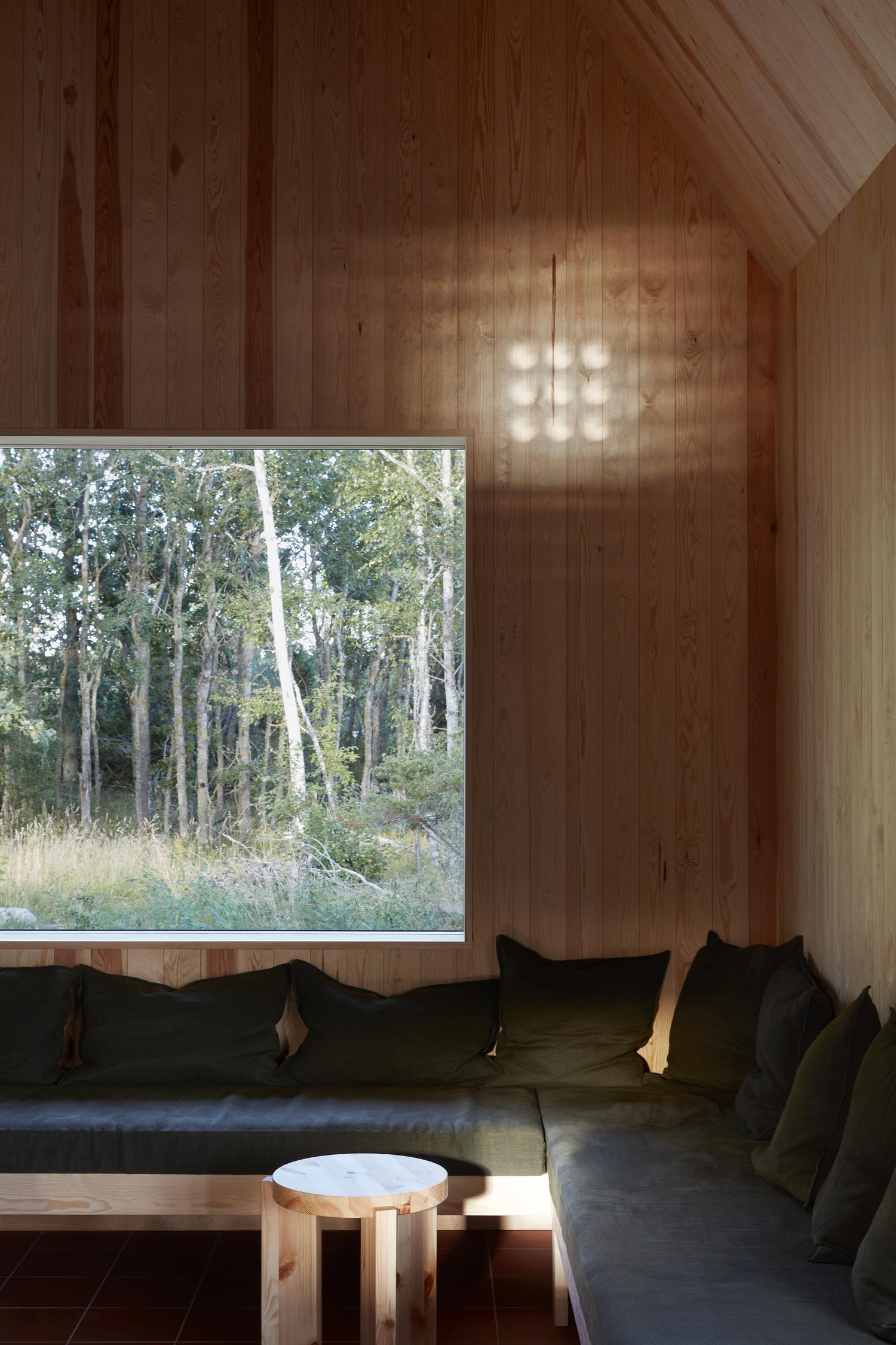 Hee House by Ellsinger: Modern Summerhouse on Sweden’s Coast